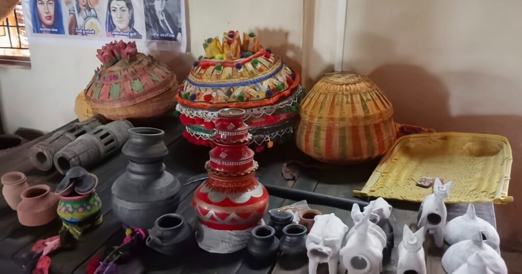 पौष्टिक खेती की ओर लौट रही हैं भीली किसान (In Hindi) - Vikalp Sangam