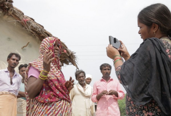 Khabar Lahariya brings women’s voices to rural media in India - Vikalp Sangam