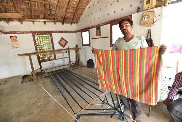 A brand new yarn: The return of handloom weaving in Kutch - Vikalp Sangam